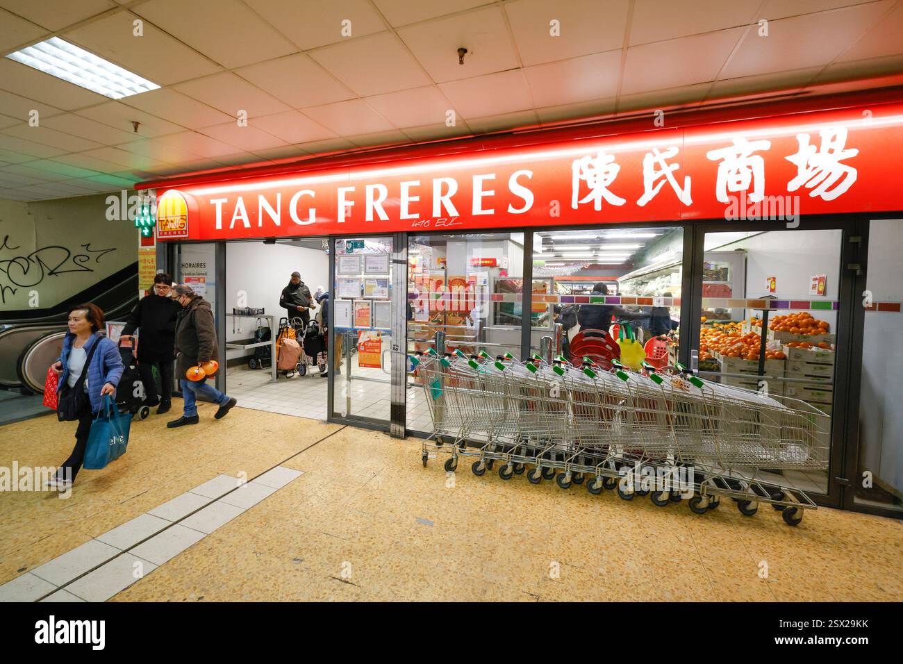 CHINESE DISTRICT PARIS XIII Stock Photo - Alamy