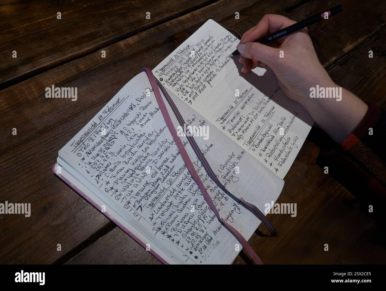 Cursive handwriting paper student hi-res stock photography and images ...