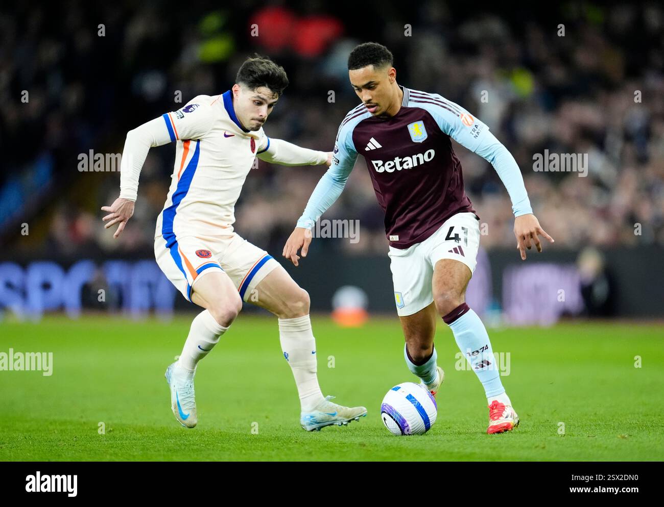 Chelsea's Pedro Neto (left) and Aston Villa's Jacob Ramsey battle for ...