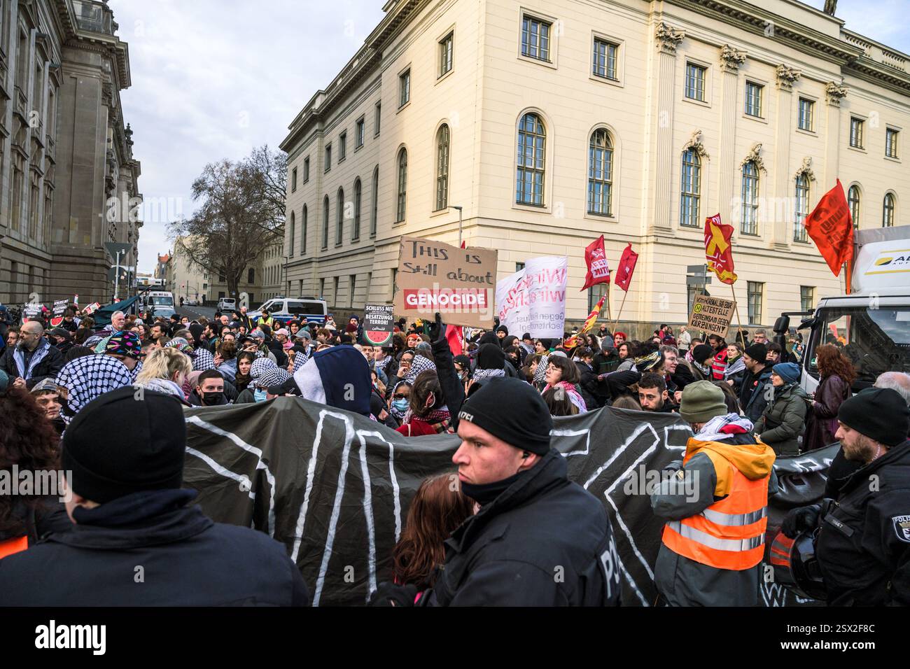 Berlin, Berlin, Germany. 22nd Feb, 2025. Berlin Police kettles the ...