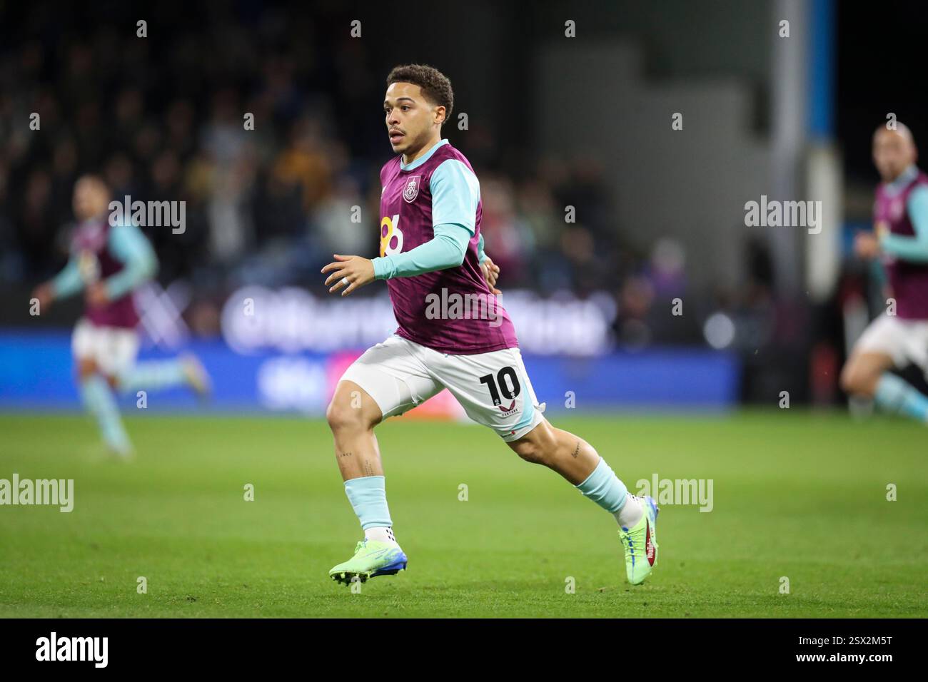 Burnley, UK. 21st Feb, 2025. Burnley forward Manuel Benson (10) during ...