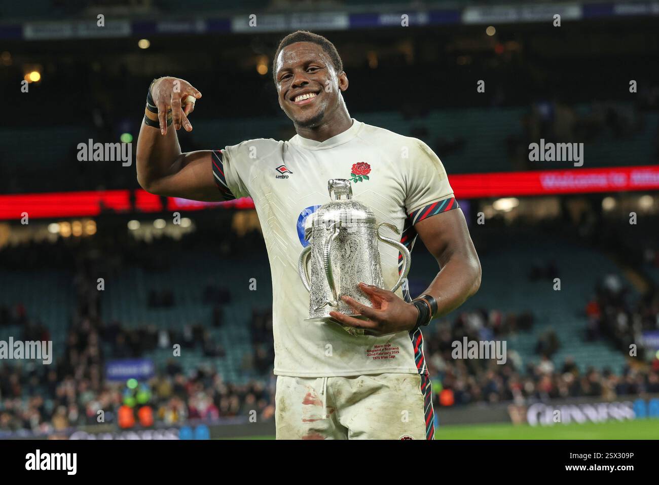 England's Maro Itoje celebrates with the Calcutta Cup after winning the ...