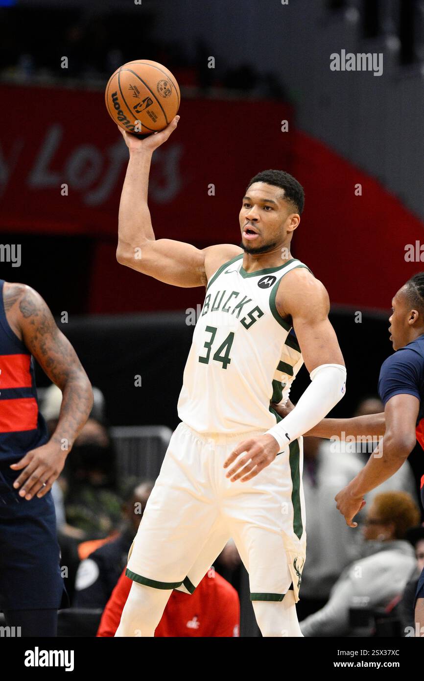 Milwaukee Bucks forward Giannis Antetokounmpo (34) in action during the ...