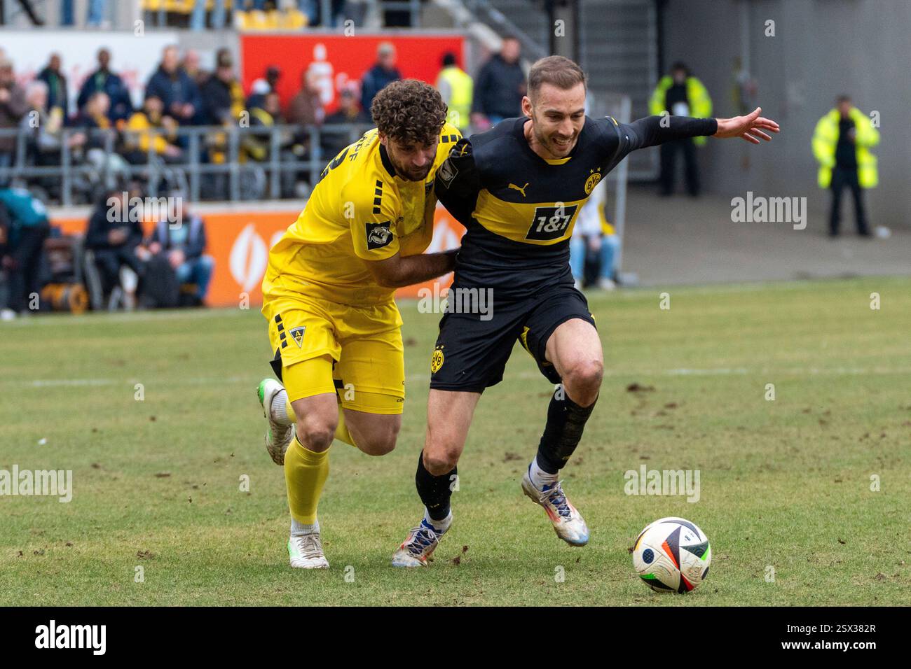 Aachen, Deutschland. 22nd Feb, 2025. Eberwein Michael (Borussia ...