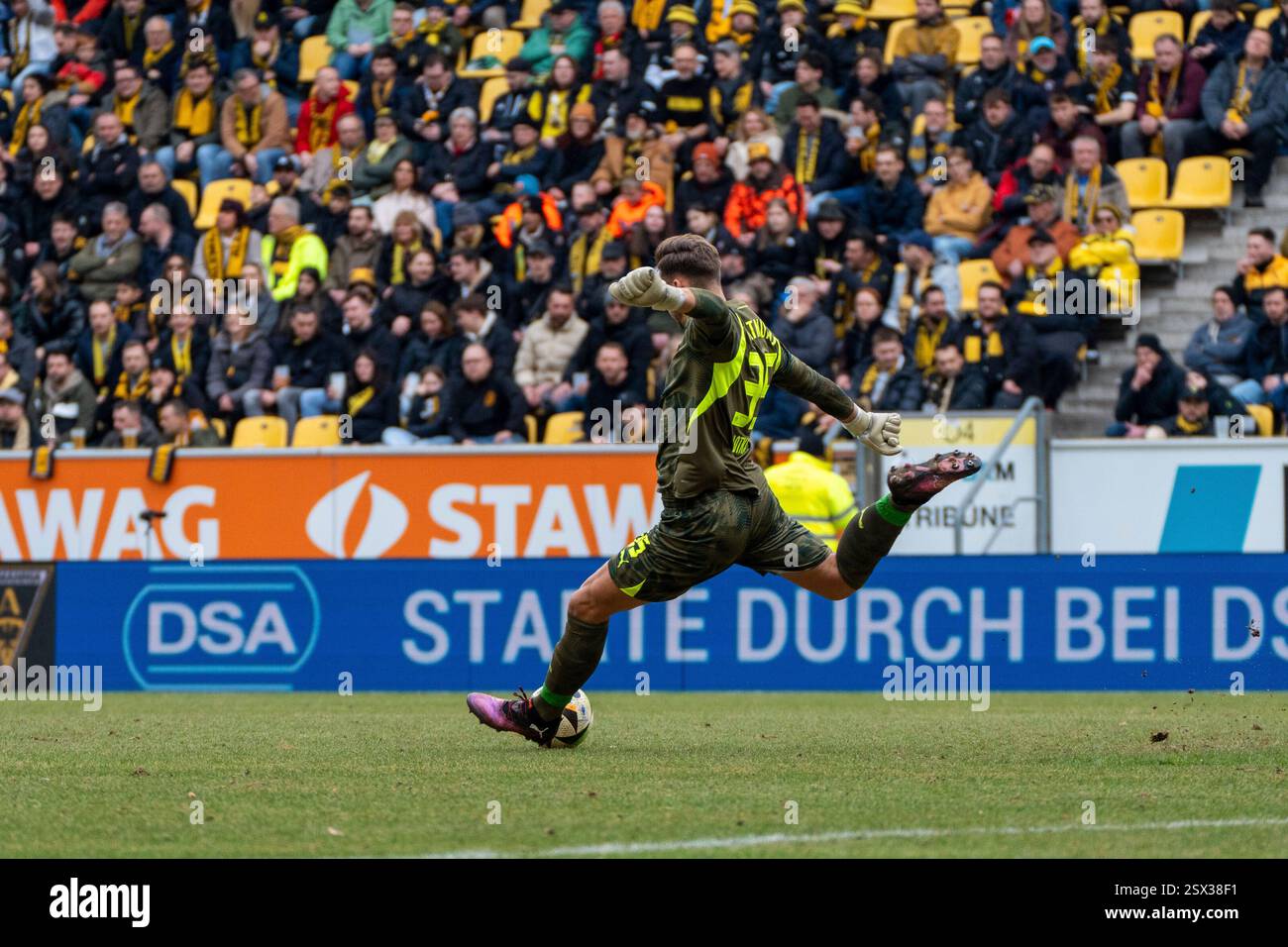 Lotka Marcel (Borussia Dortmund II, #35) TSV Alemannia Aachen vs. Borussia Dortmund II, Fussball ...