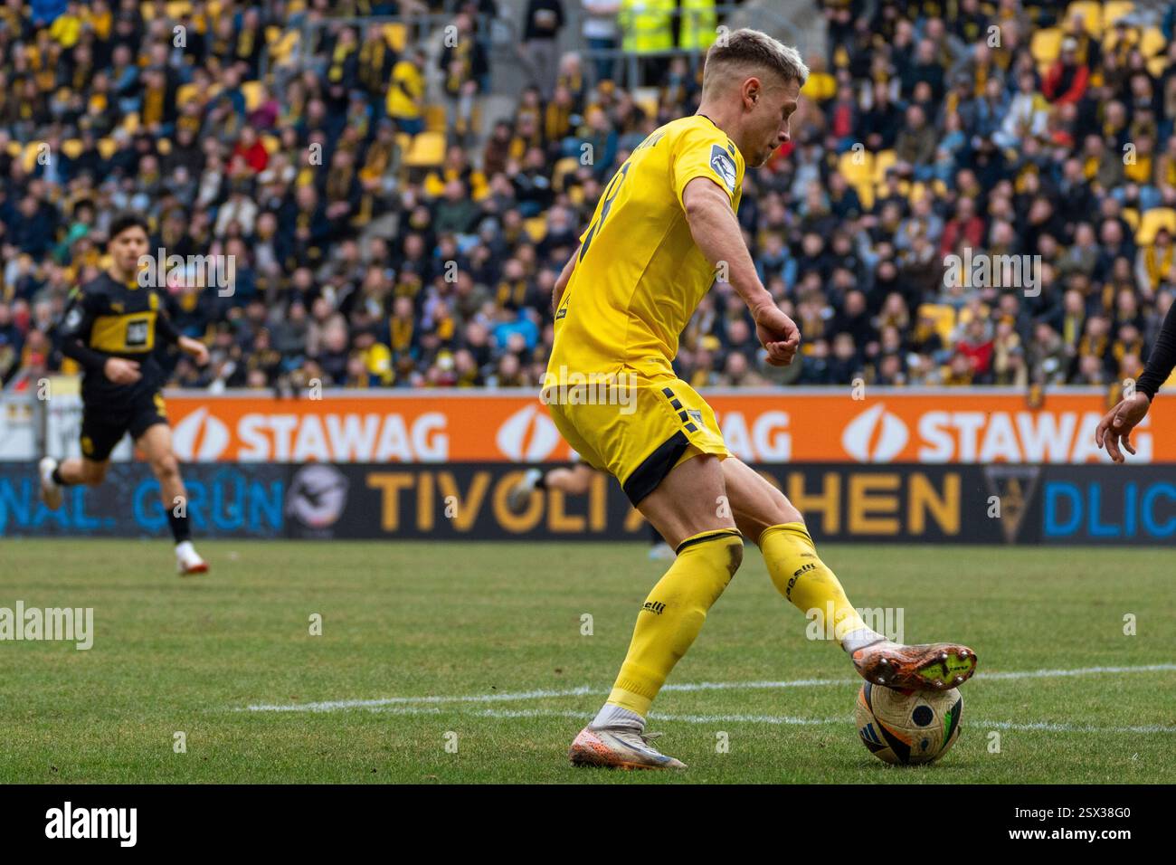Aachen, Deutschland. 22nd Feb, 2025. Lukas Scepanik (Alemannia Aachen, #08) TSV Alemannia Aachen ...