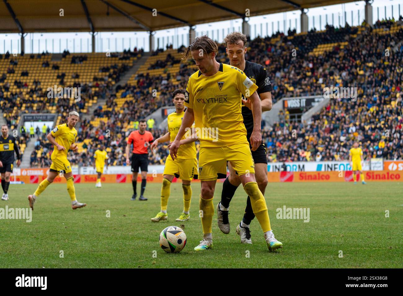 Aachen, Deutschland. 22nd Feb, 2025. Bentley Baxter Bahn (Alemannia Aachen, #09) TSV Alemannia ...