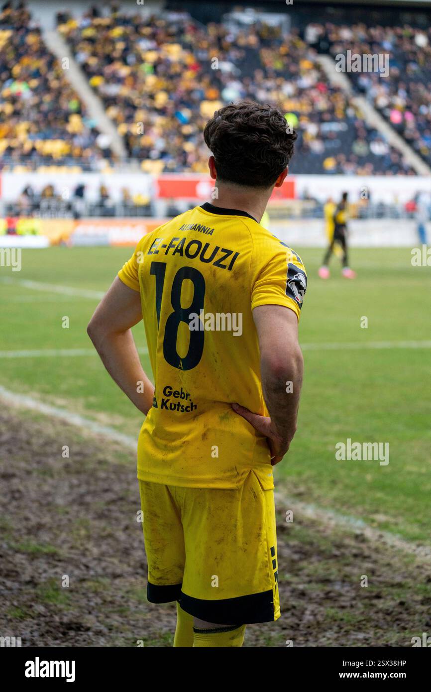 Aachen, Deutschland. 22nd Feb, 2025. Soufiane El Faouzi (Alemannia Aachen, #18) TSV Alemannia ...