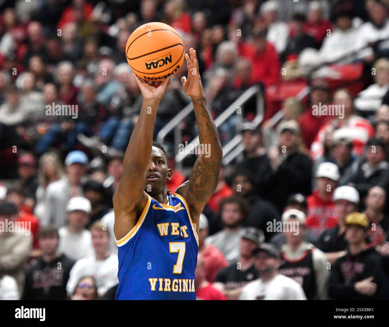 West Virginia guard Javon Small (7) shoots during the second half of an ...