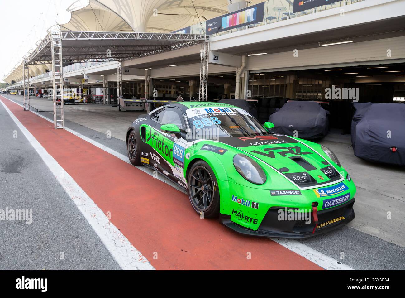 Sao Paulo, Brazil nov18, 2023 - Porsche racing car in action at turn in ...