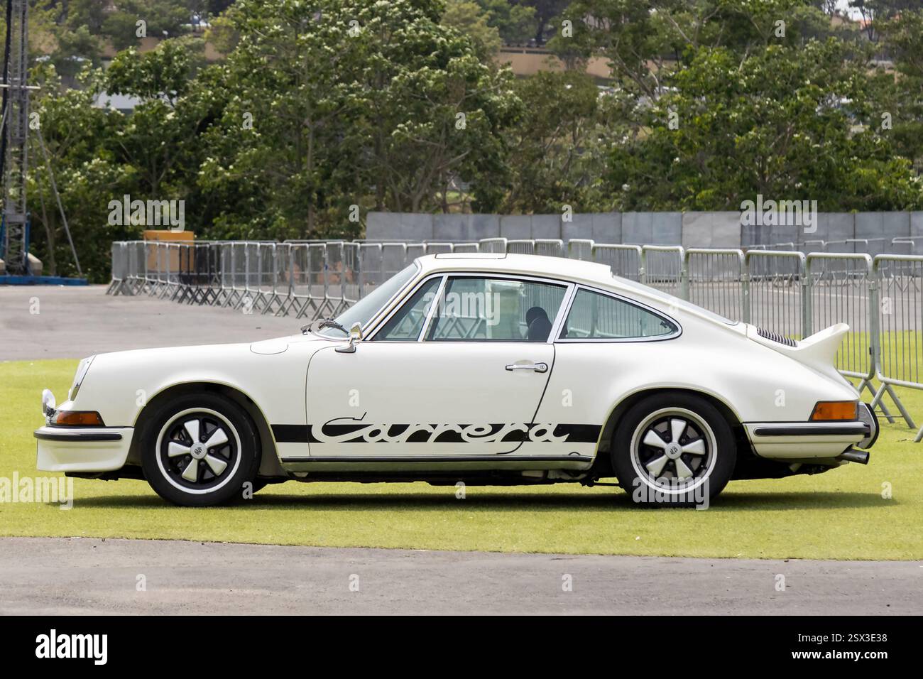 Porsche 911 side view hi-res stock photography and images - Alamy