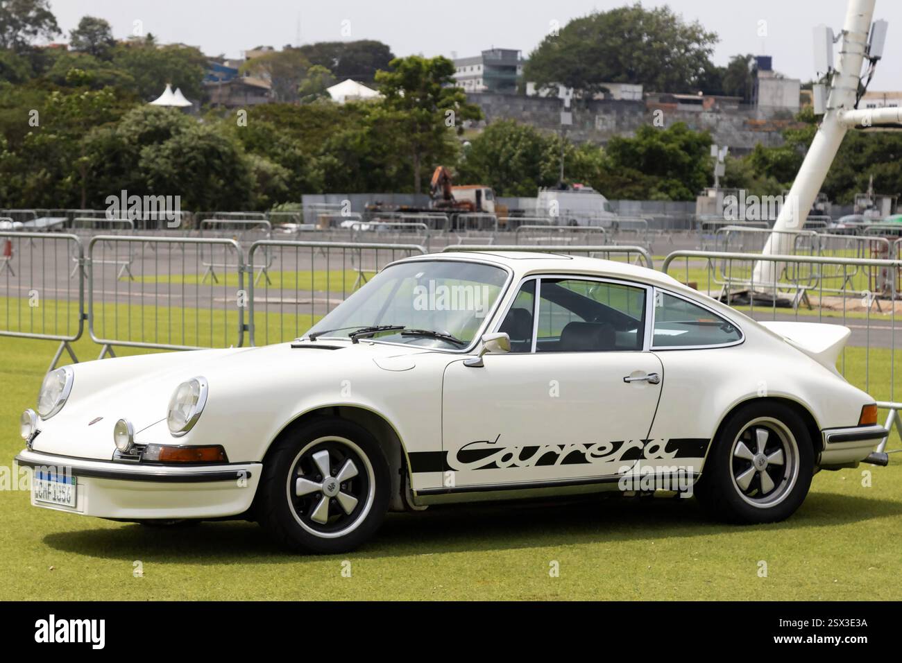Porsche 911 side view hi-res stock photography and images - Alamy