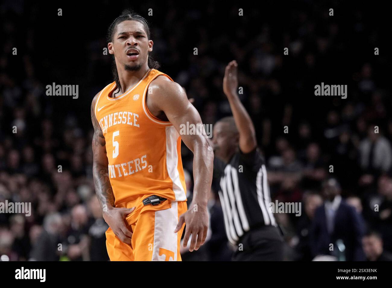 Tennessee guard Zakai Zeigler (5) reacts after hitting a 3-point shot ...