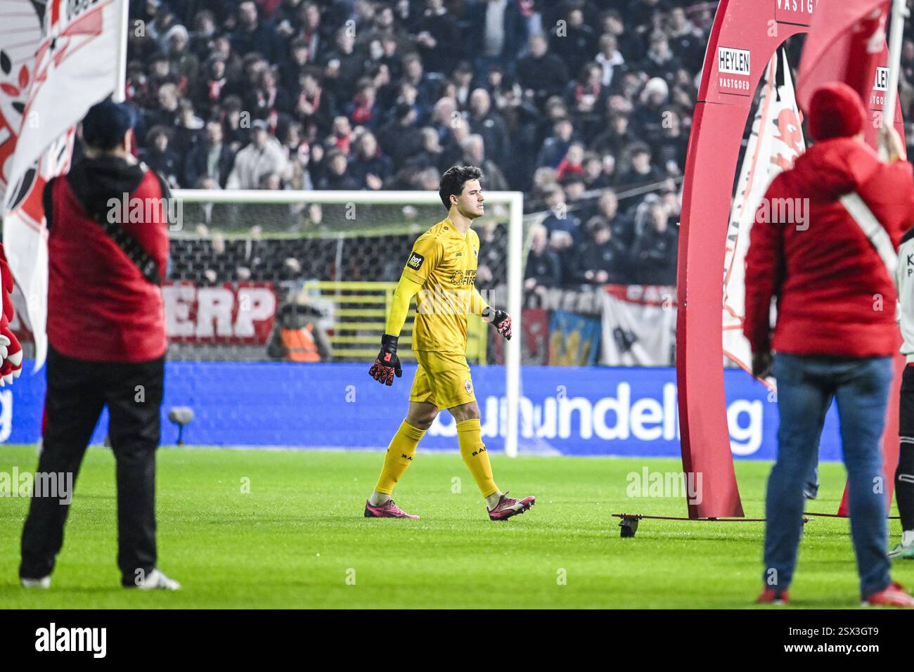 Antwerp, Belgium. 22nd Feb, 2025. Antwerp's goalkeeper Senne Lammens pictured at the start of a ...