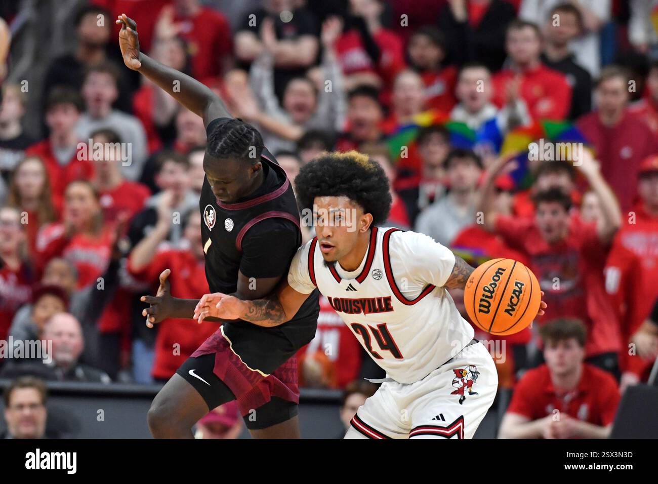 Louisville guard Chucky Hepburn (24) avoids the steal attempt by ...
