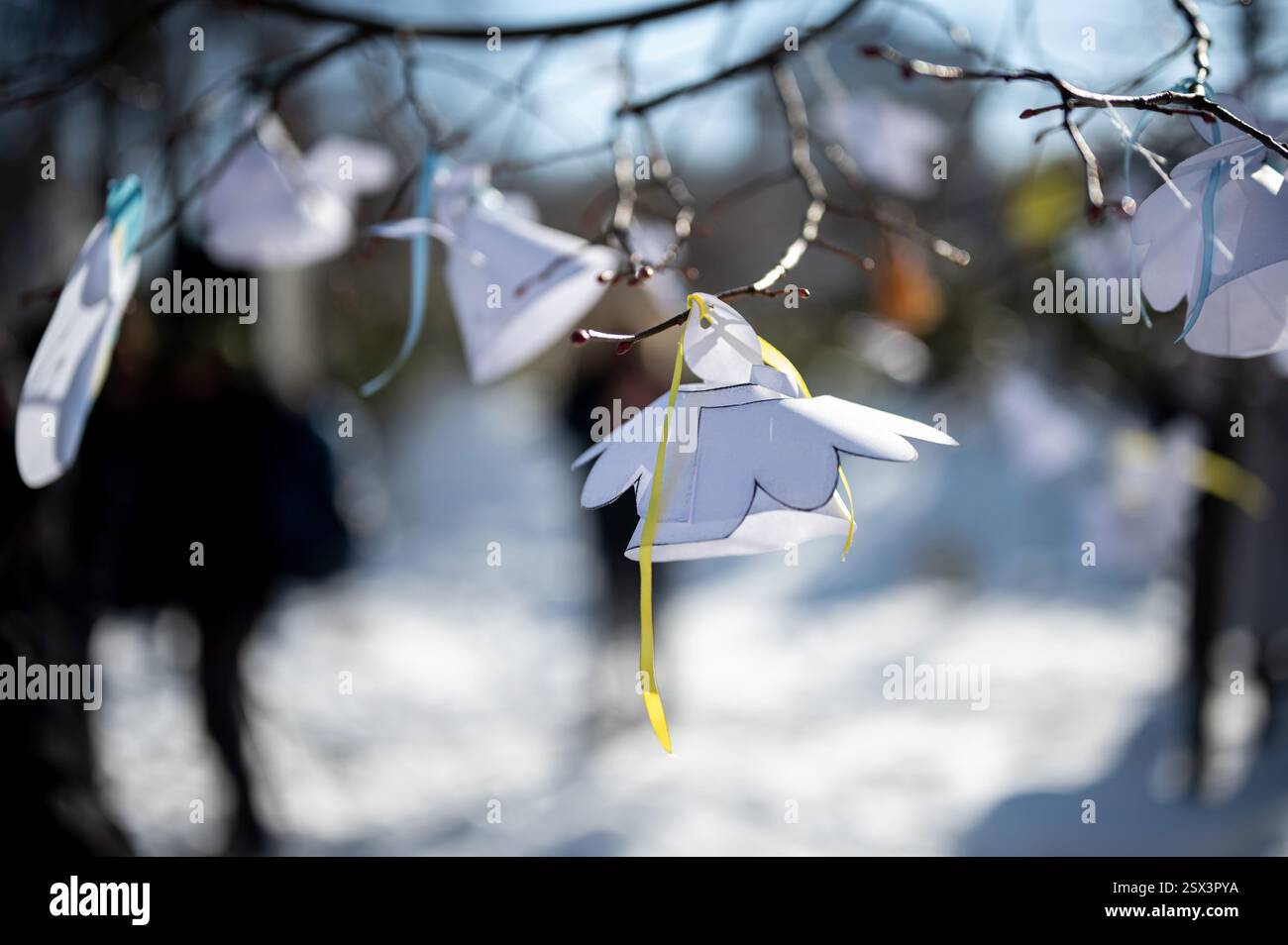 Non Exclusive: KYIV, UKRAINE - FEBRUARY 20, 2025 - Paper angels are ...