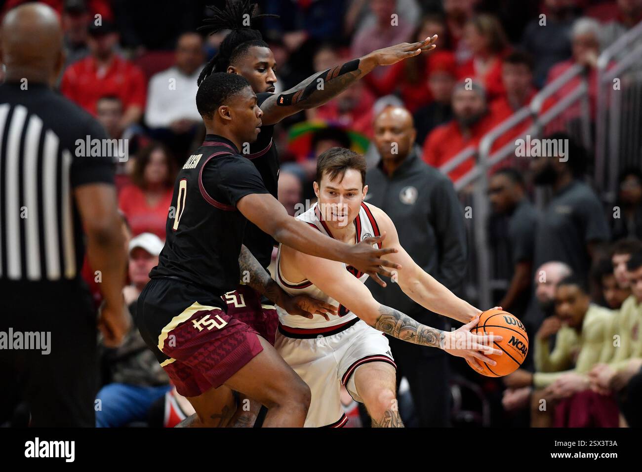 Florida State guard Chandler Jackson (0), and guard Jamir Watkins (1 ...