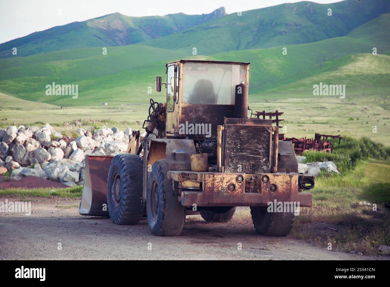 Vintage dirty tractor on the field Stock Photo - Alamy