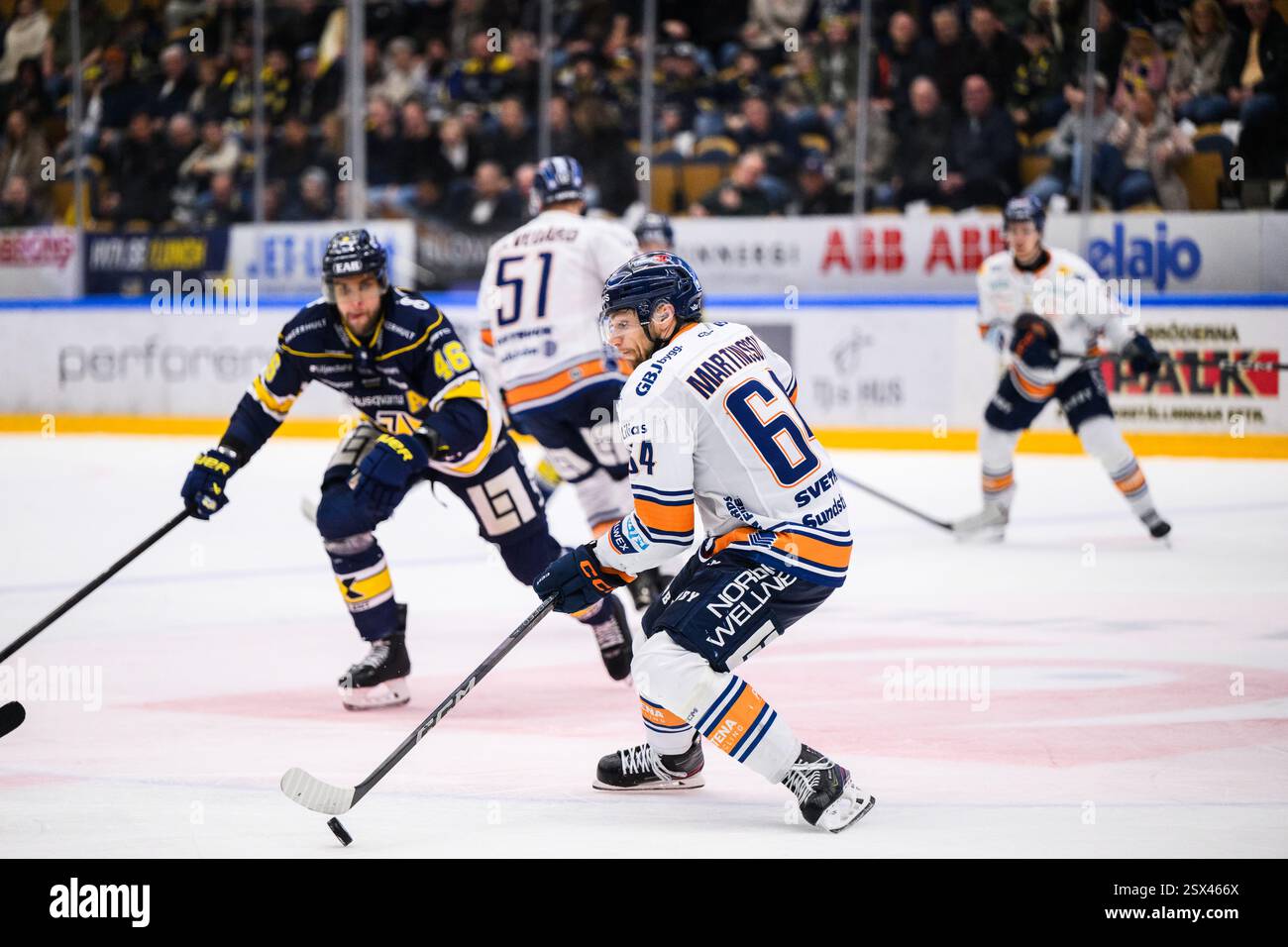 250222 Växjös Eric Martinsson under ishockeymatchen i SHL mellan HV71 ...