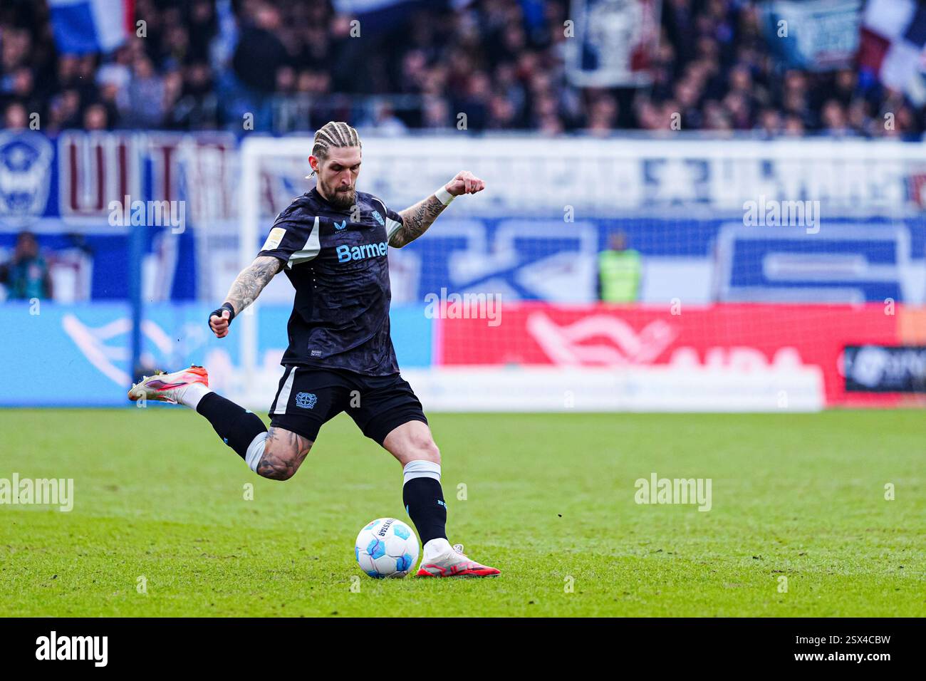 Kiel, Deutschland. 22nd Feb, 2025. Robert Andrich (Bayer 04 Leverkusen, #08) GER, Holstein Kiel ...