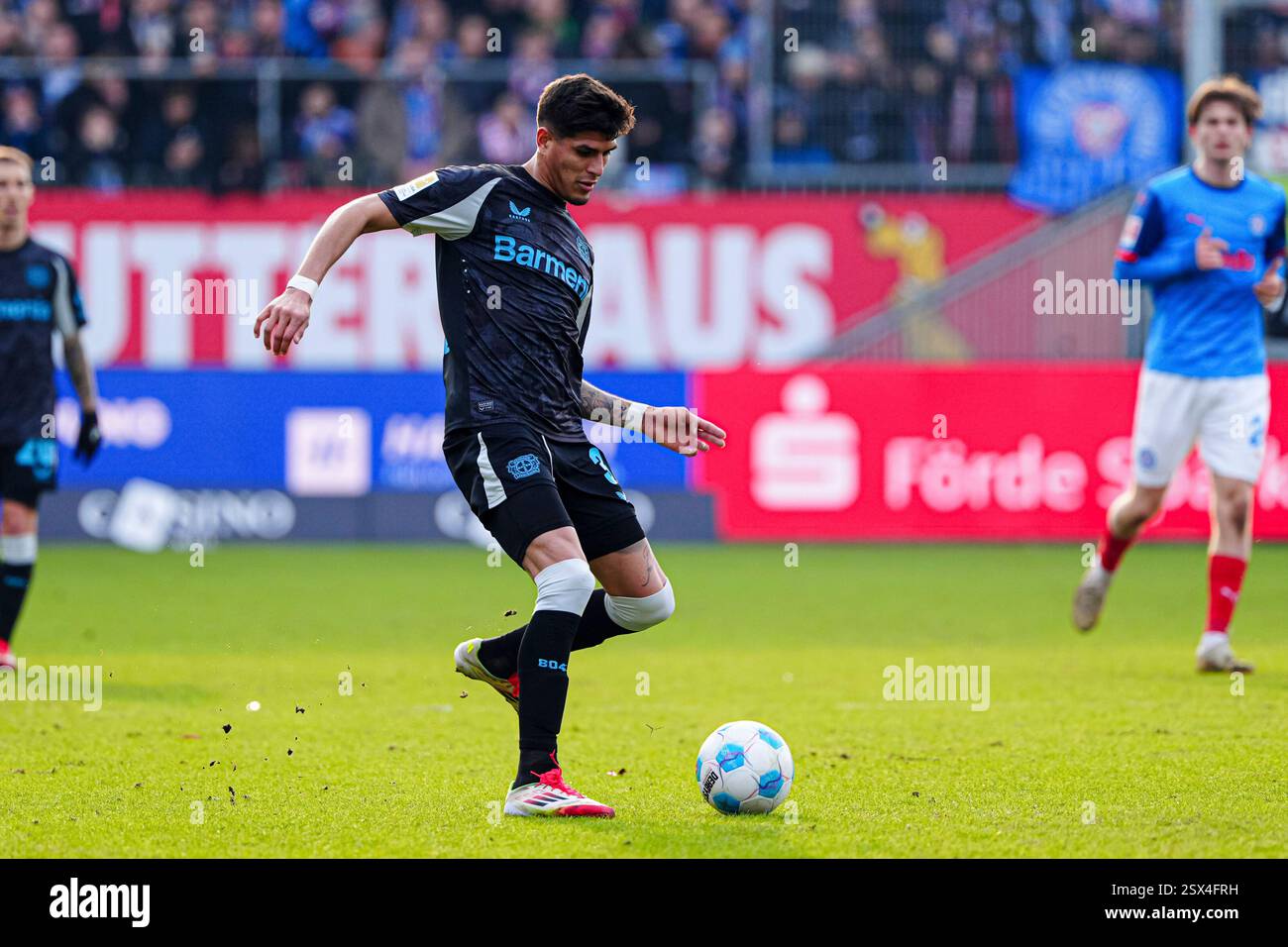 Kiel, Deutschland. 22nd Feb, 2025. Piero Hincapie (Bayer 04 Leverkusen, #03) GER, Holstein Kiel ...