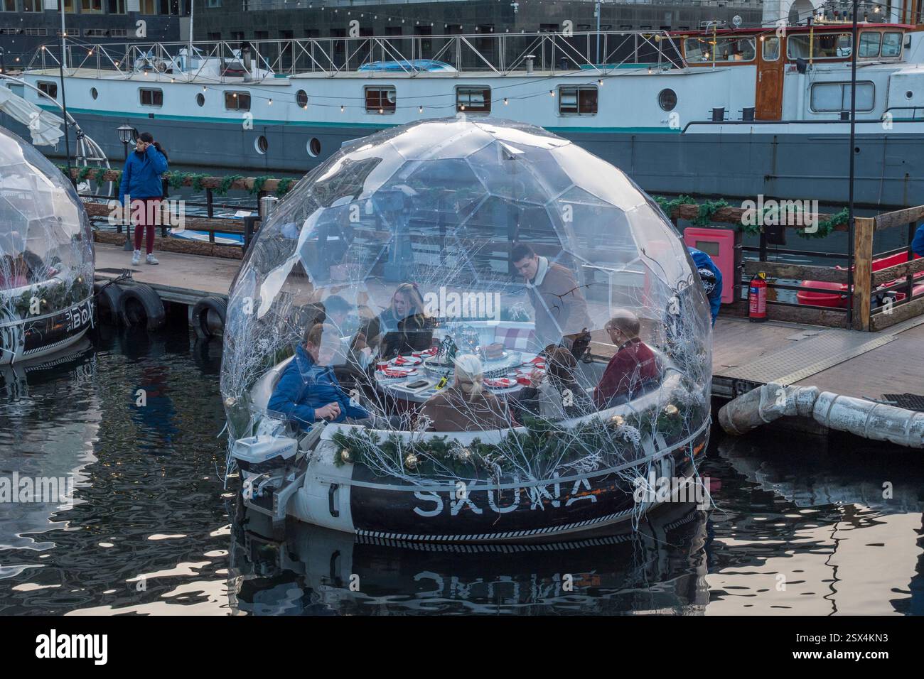 A Skunaboats floating tables boat in Wetst India Quay, London Docklands ...