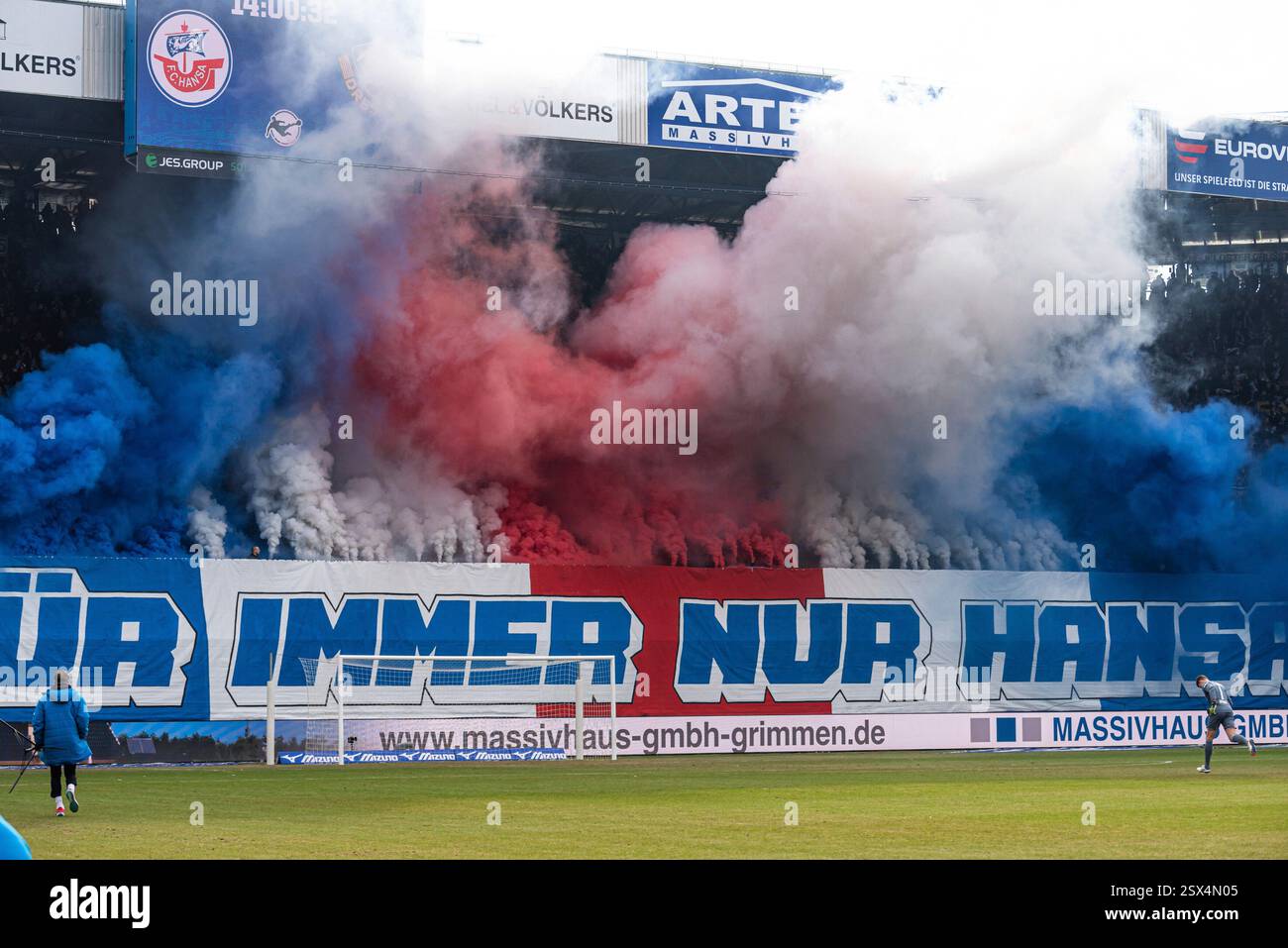 Rostock, Deutschland 22. Februar 2025: 3. Liga - 2024/2025 - FC Hansa Rostock vs. SG Dynamo ...