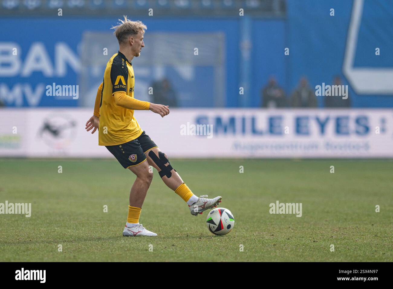 Rostock, Deutschland 22. Februar 2025: 3. Liga - 2024/2025 - FC Hansa Rostock vs. SG Dynamo ...