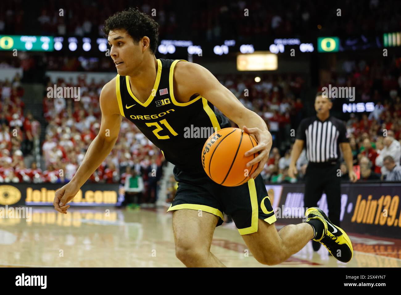 Madison, WI, USA. 22nd Feb, 2025. Oregon Ducks forward Brandon Angel ...