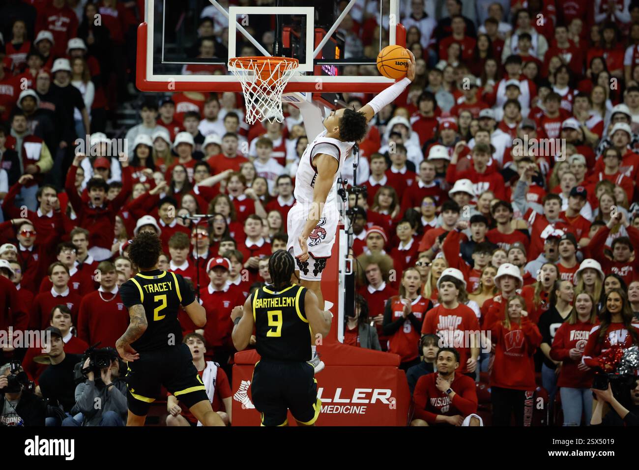 February 22, 2025: Wisconsin Badgers guard John Tonje (9) goes in for a ...
