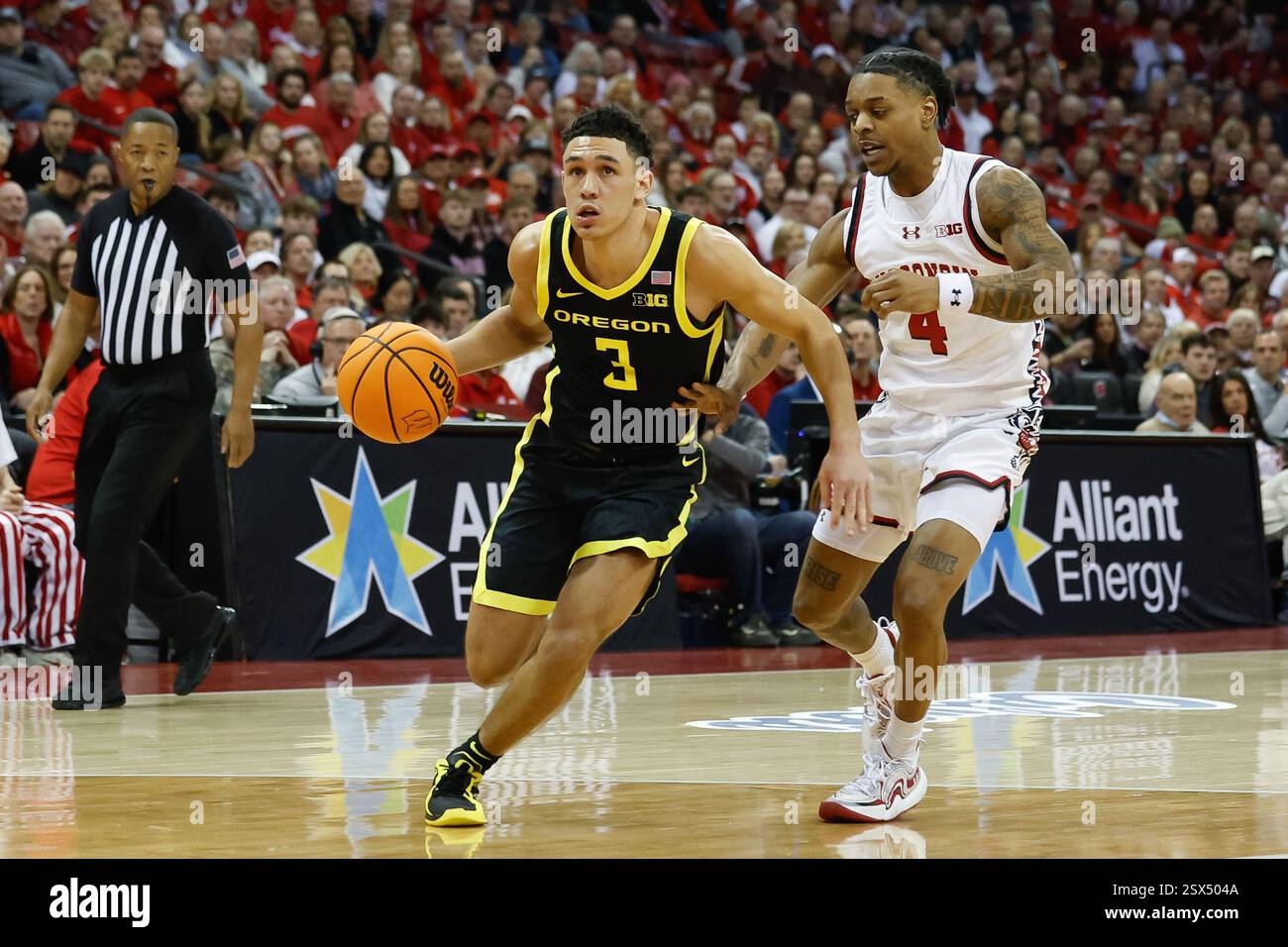 Madison, WI, USA. 22nd Feb, 2025. Oregon Ducks guard Jackson Shelstad ...