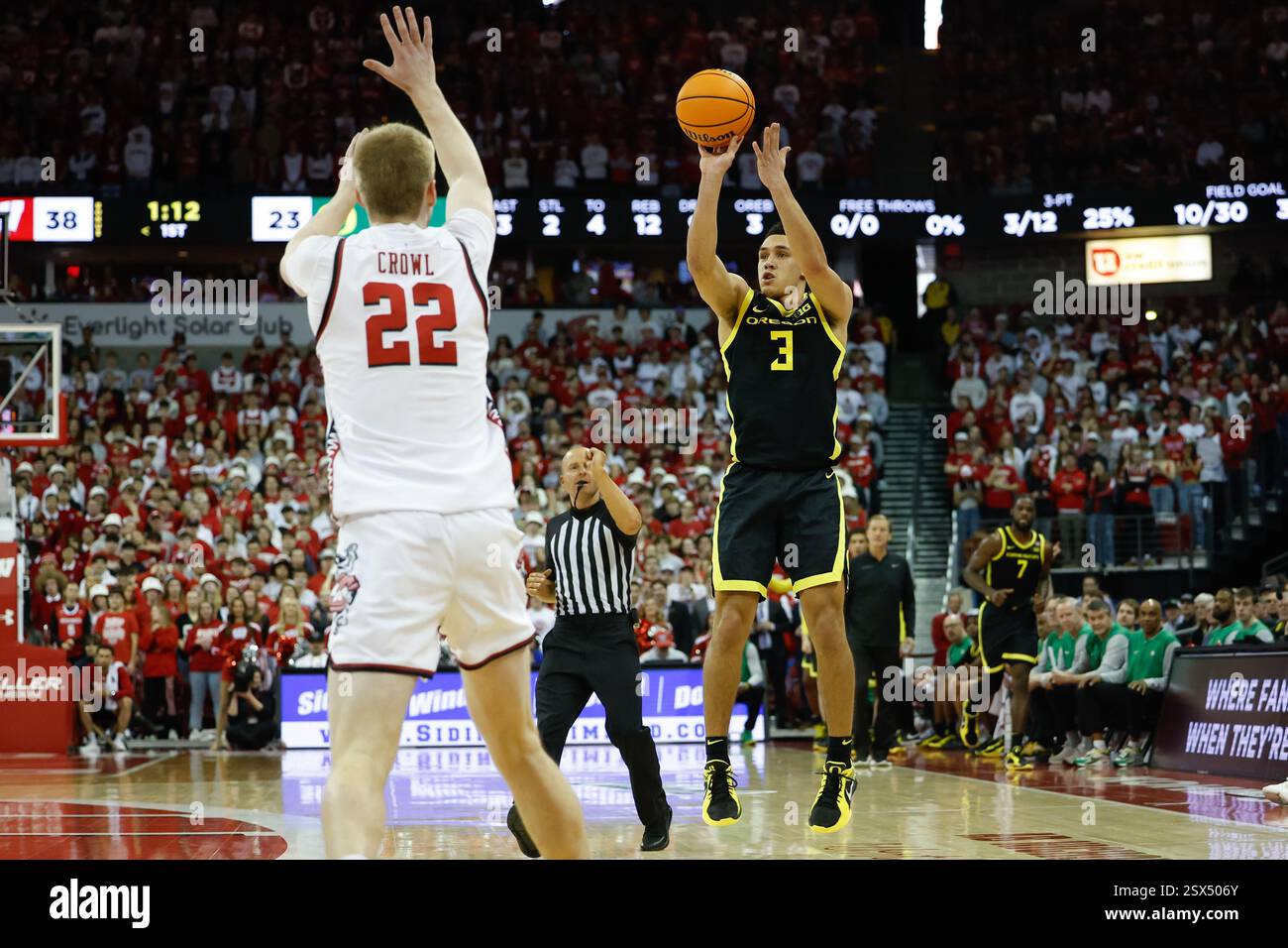 Madison, WI, USA. 22nd Feb, 2025. Oregon Ducks guard Jackson Shelstad ...