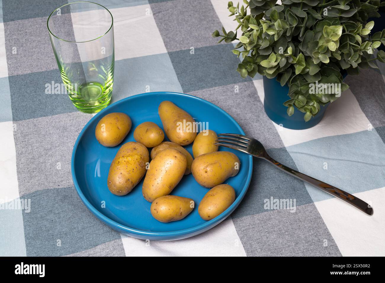 Whole unpeeled boiled potato hi-res stock photography and images - Alamy