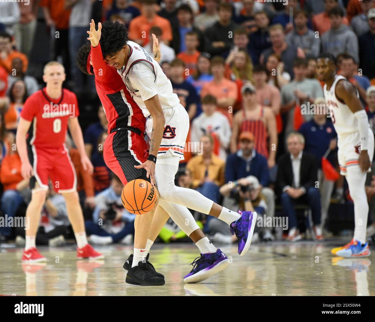 Auburn forward/guard Chad Baker-Mazara (10) runs into coverage by ...