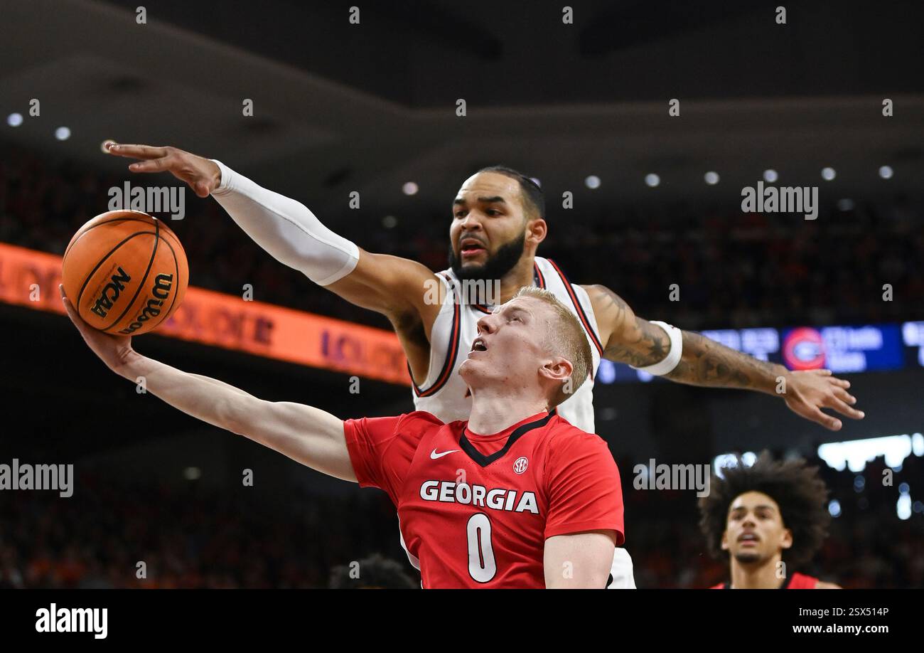 Auburn forward/center Johni Broome (4) blocks a shot by Georgia guard Blue Cain (0) during the ...