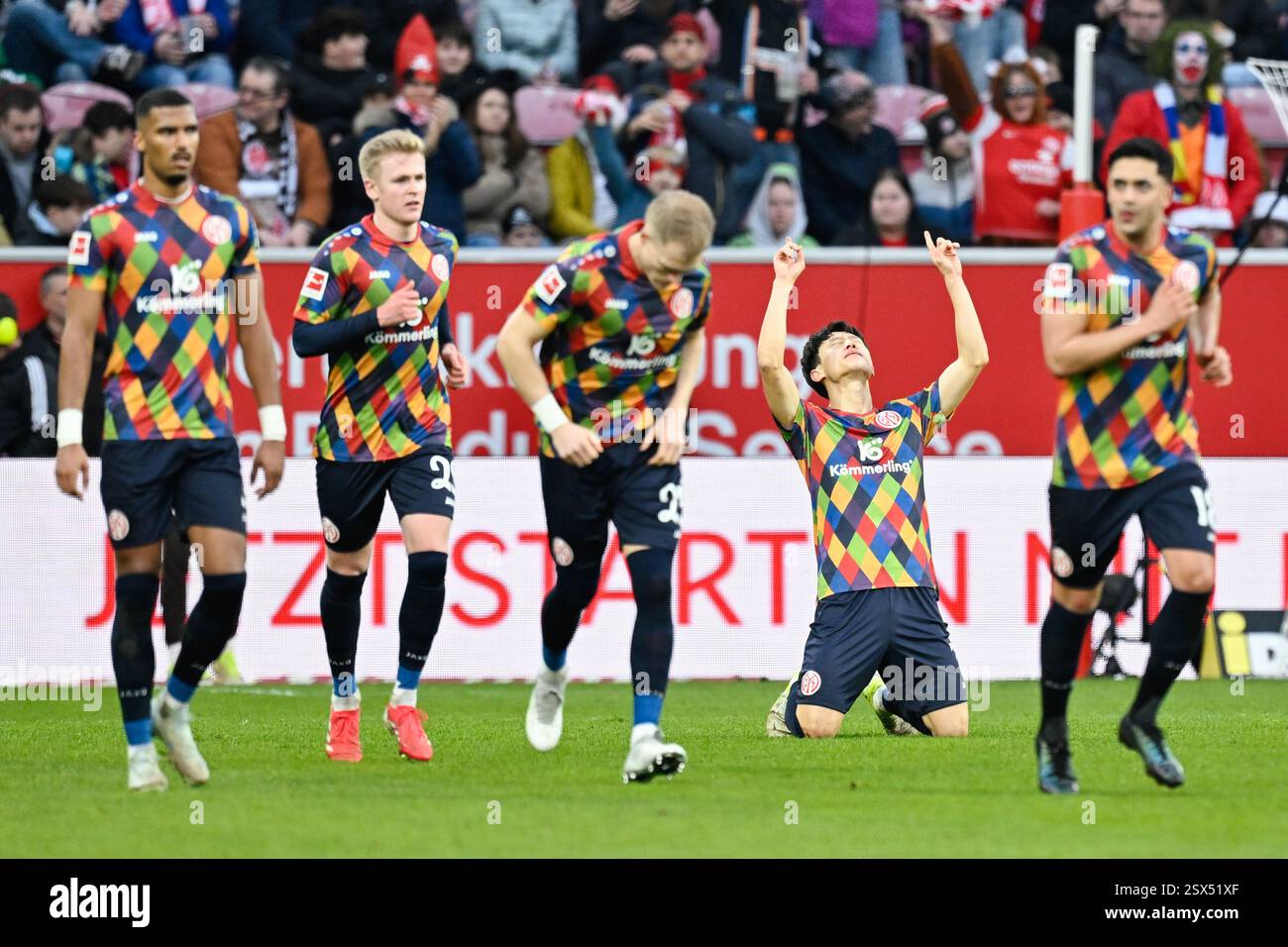 Mainz, Germany. 22nd Feb, 2025. Soccer: Bundesliga, FSV Mainz 05 - FC St. Pauli, Matchday 23 ...