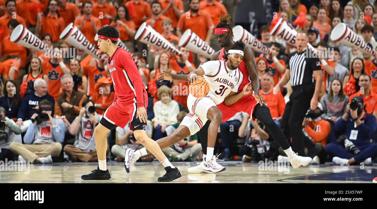 Auburn forward Chaney Johnson (31) drives past Georgia center ...