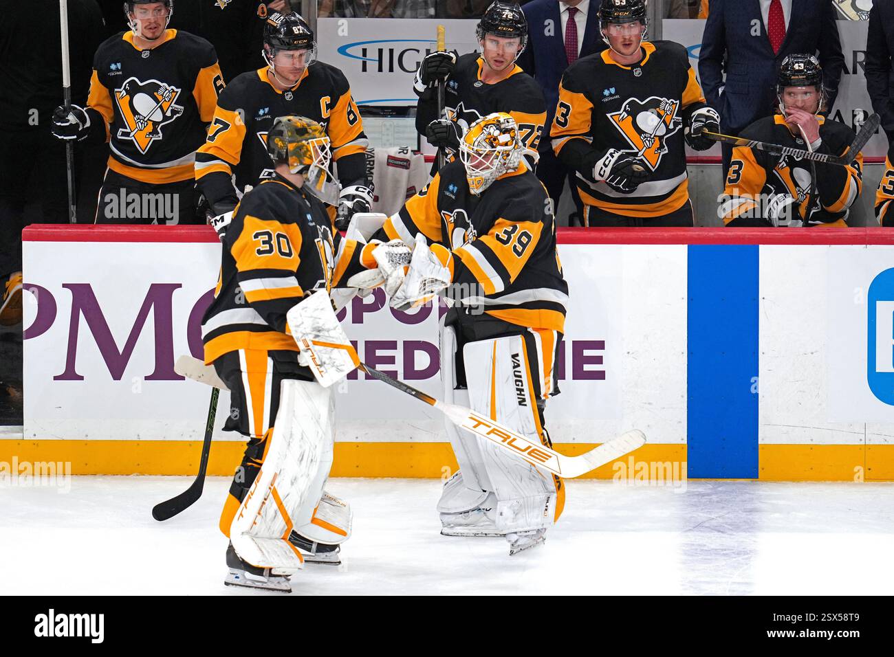 Pittsburgh Penguins goaltender Joel Blomqvist (30) replaces Alex ...