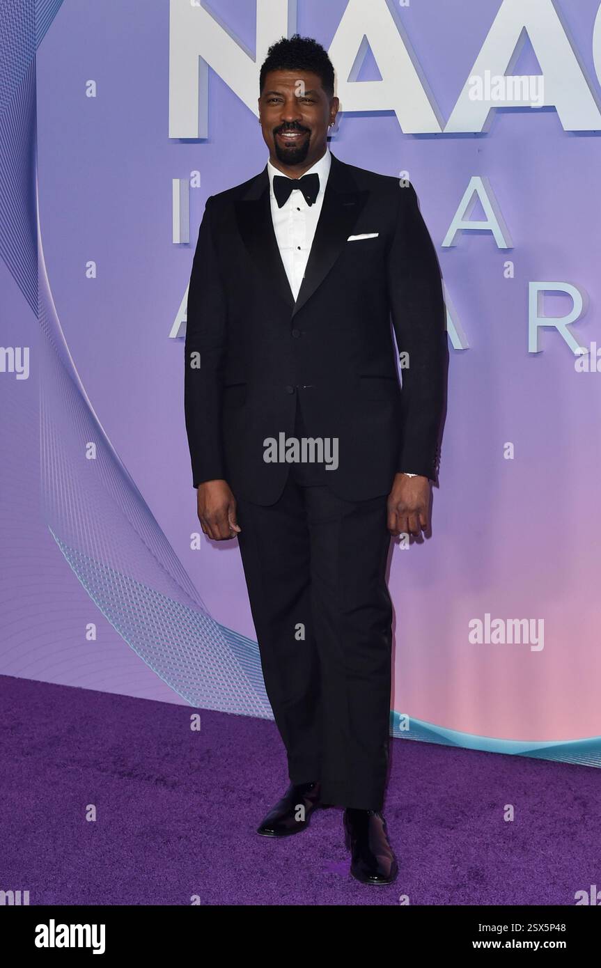 Deon Cole arrives at the 56th NAACP Image Awards on Saturday, Feb. 22 ...
