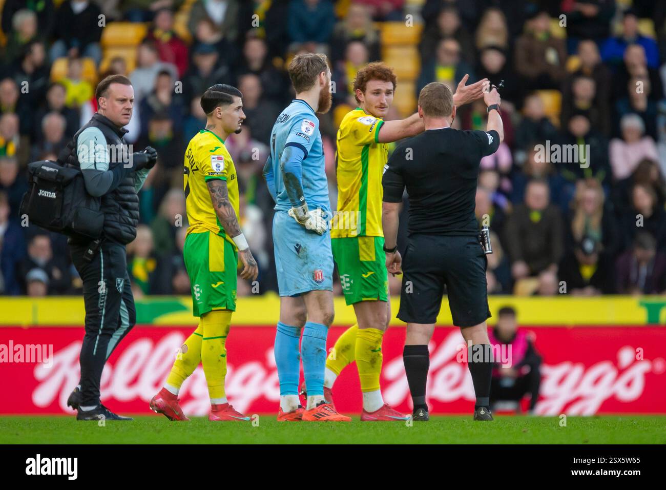 Josh Sargent of Norwich City interact with Referee John Busby during ...