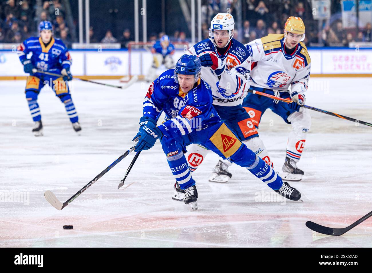 Sven Senteler #88 (EV Zug) and Dean Kukan #46 (ZSC Lions) - 22.02.2025 ...