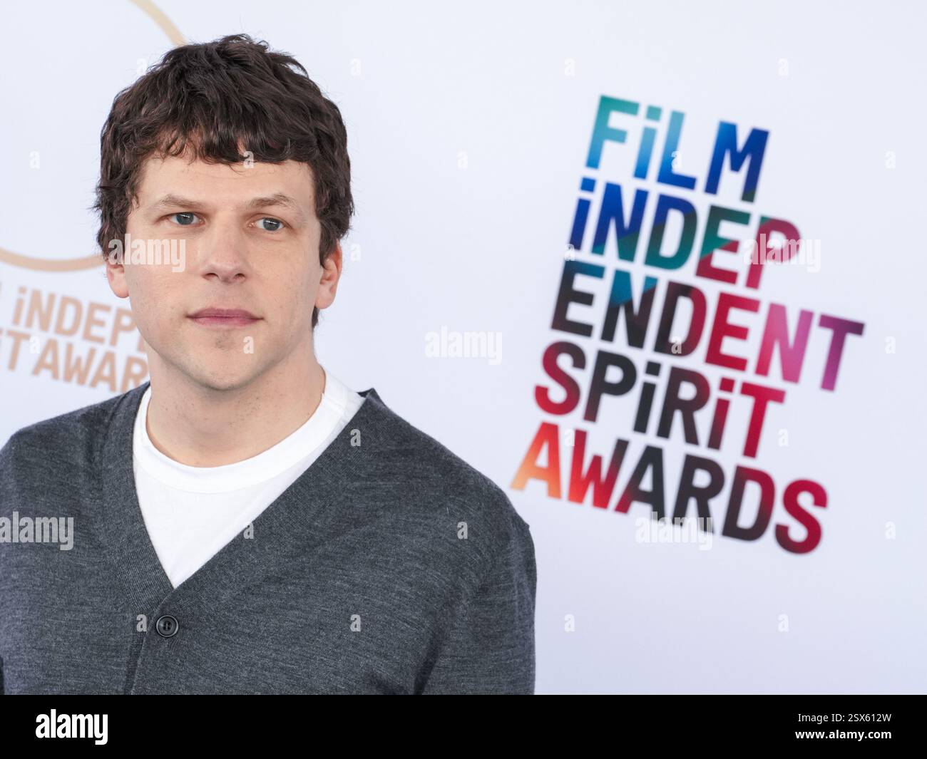 Los Angeles, USA. 22nd Feb, 2025. Jesse Eisenberg walking on the red ...