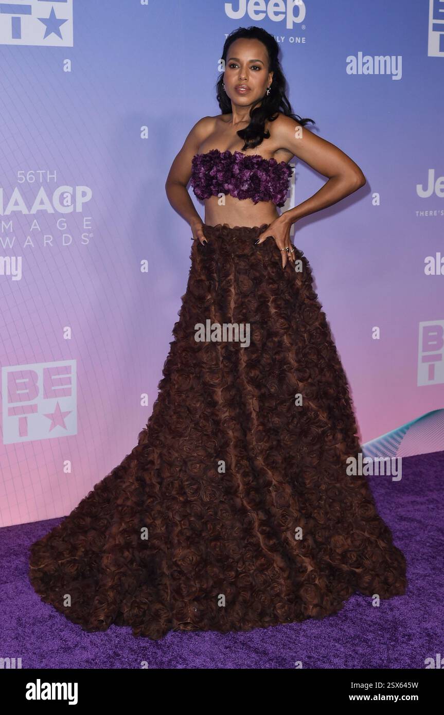 Kerry Washington arrives at the 56th NAACP Image Awards on Saturday ...