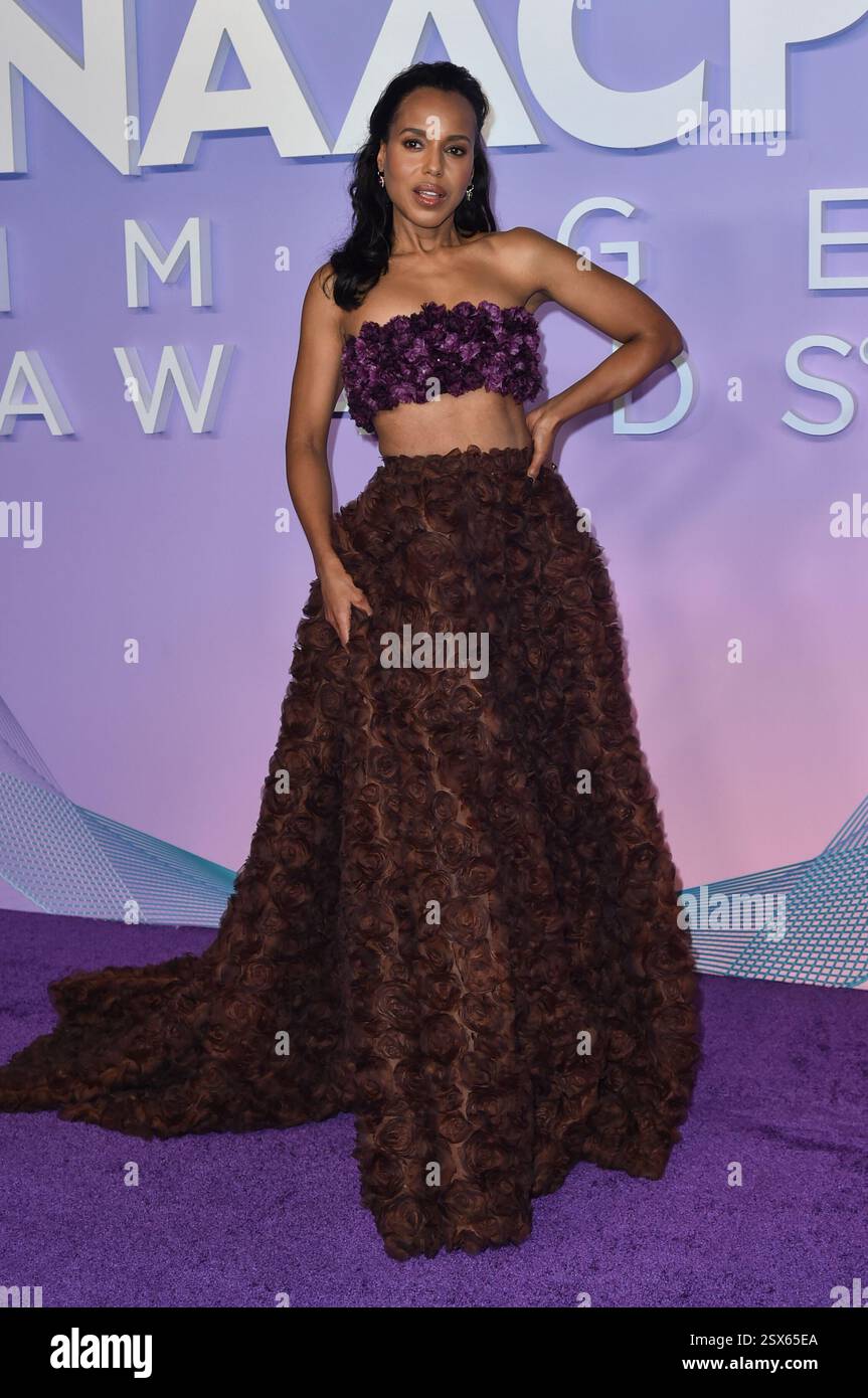 Kerry Washington arrives at the 56th NAACP Image Awards on Saturday ...