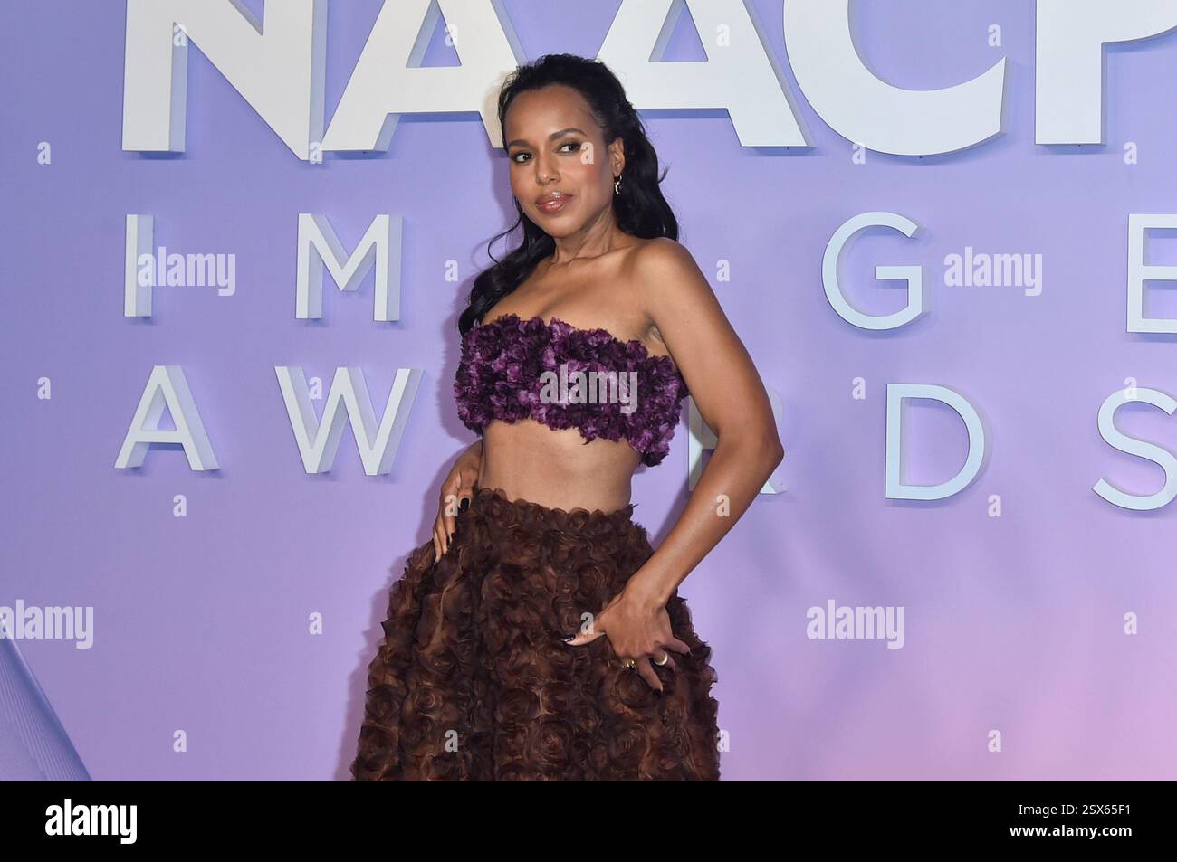 Kerry Washington arrives at the 56th NAACP Image Awards on Saturday ...