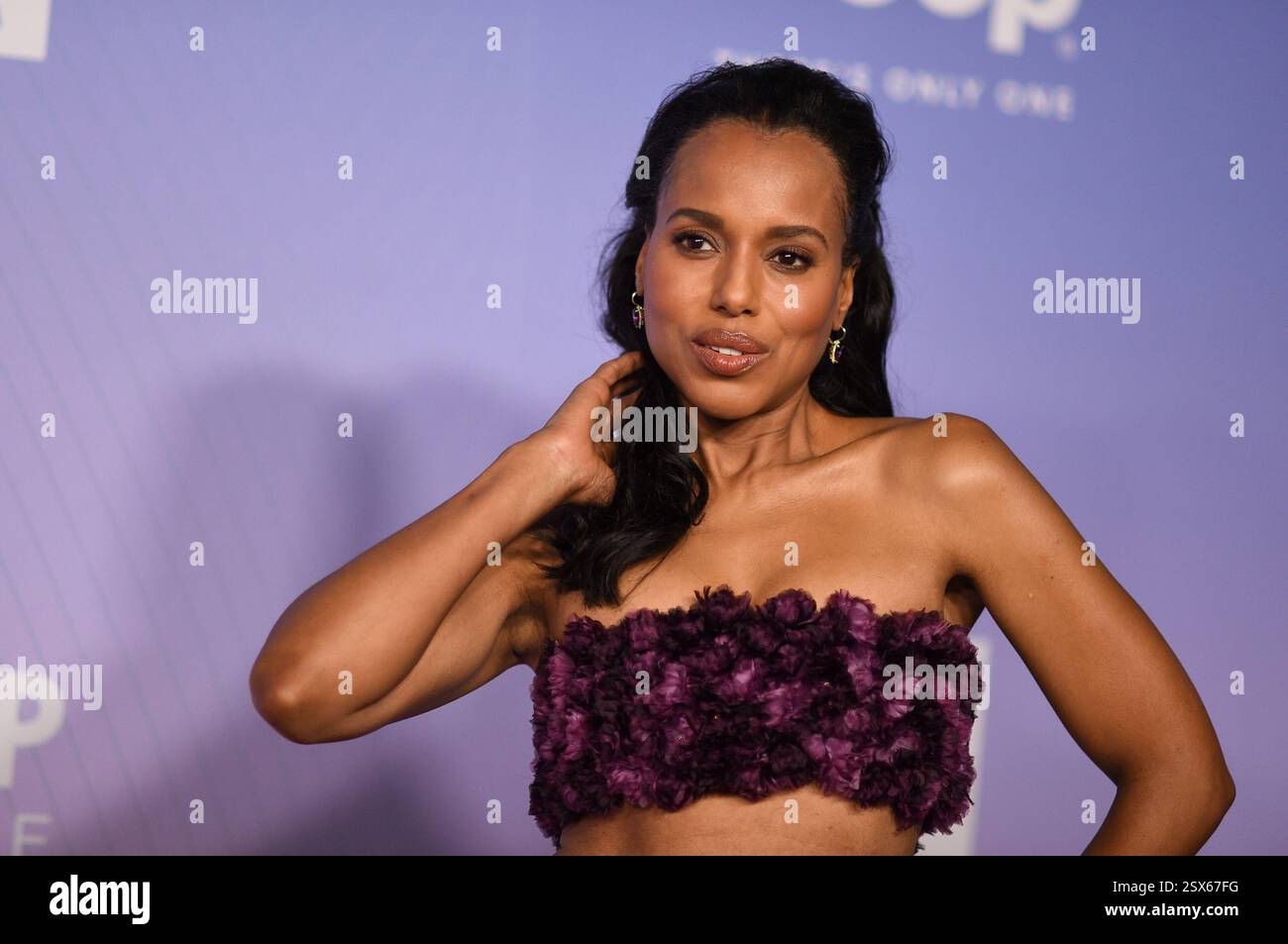 Kerry Washington arrives at the 56th NAACP Image Awards on Saturday ...