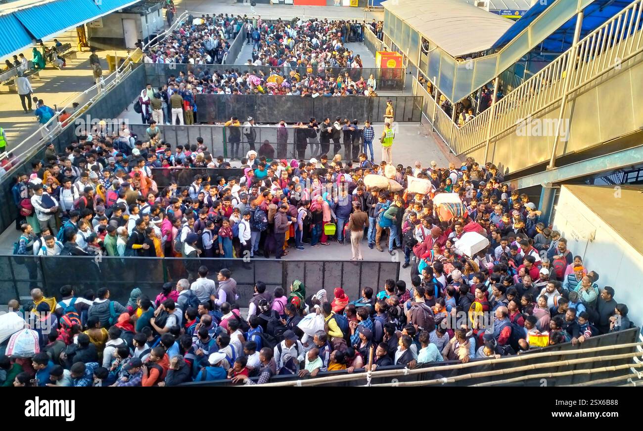 NEW DELHI, INDIA - FEBRUARY 22: Huge passengers crowd at New Delhi ...