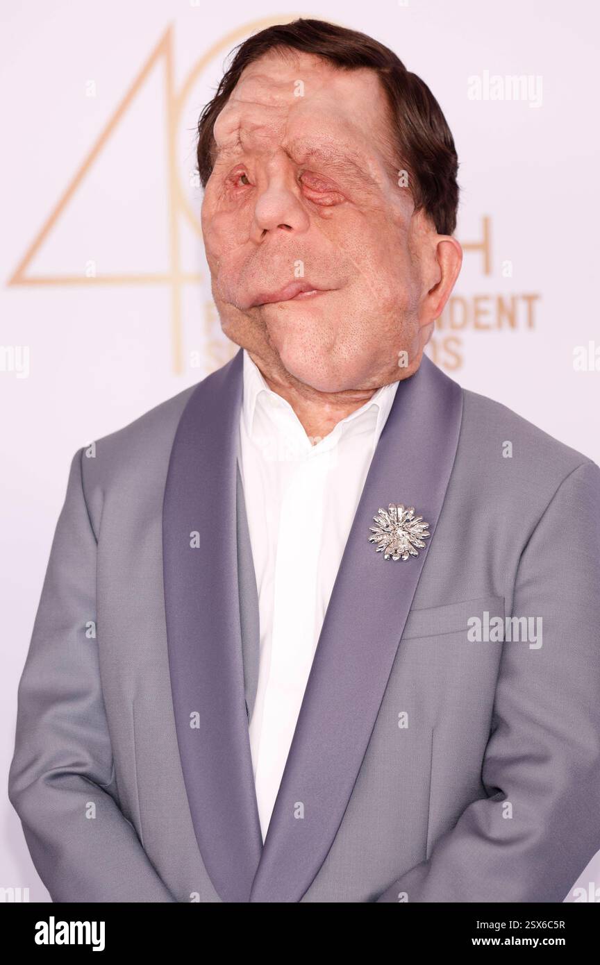 Adam Pearson bei der 40. Verleihung der Film Independent Spirit Awards ...