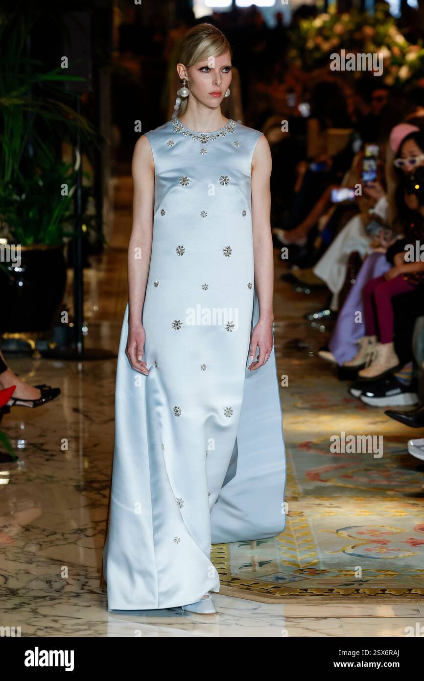 HUISHAN ZHANG Autumn-Winter 2025 runway during London Fashion Week on ...