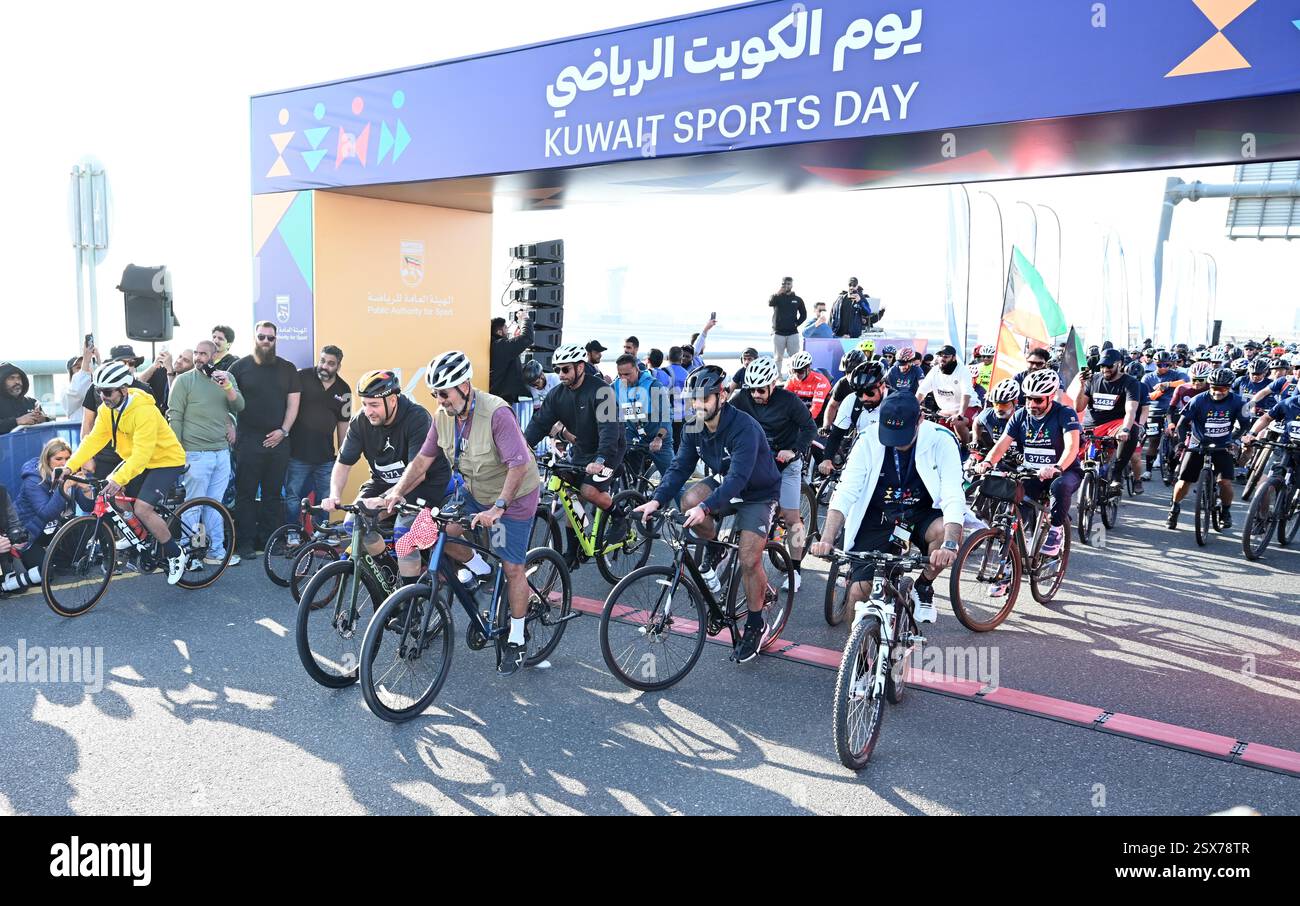 (250223) -- CAPITAL GOVERNORATE, Feb. 23, 2025 (Xinhua) -- People ...